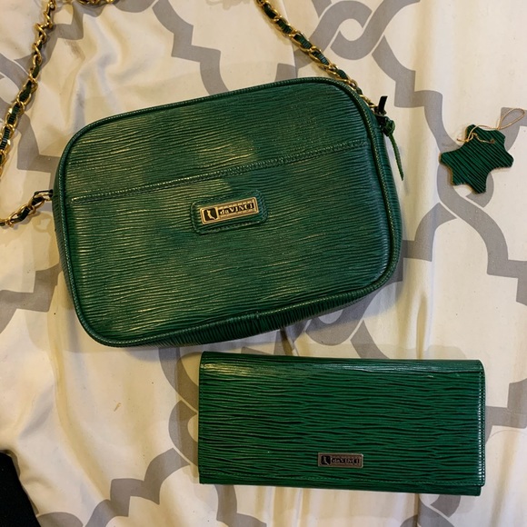 DaVinci | Bags | Davinci Crossbody With Matching Wallet | Poshmark